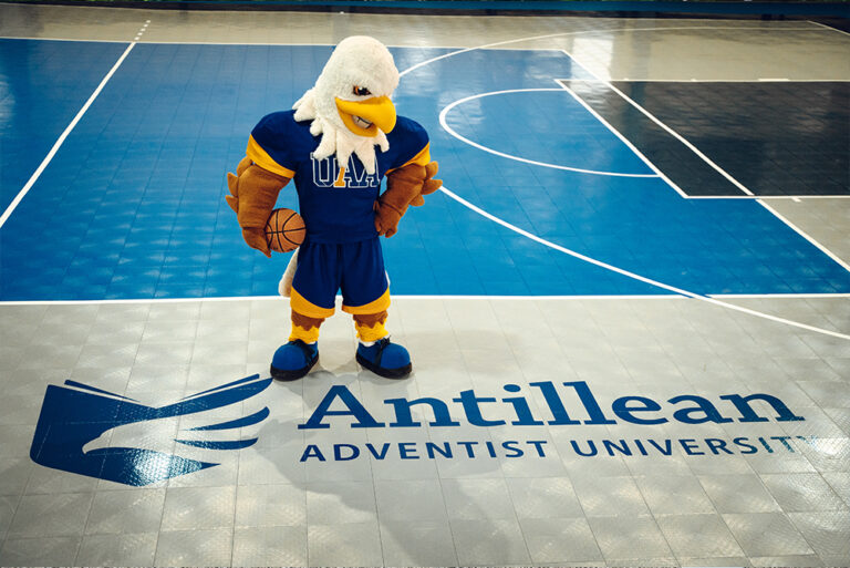 Antillean Inaugura Remodelación a Cancha Deportiva - Antillean ...